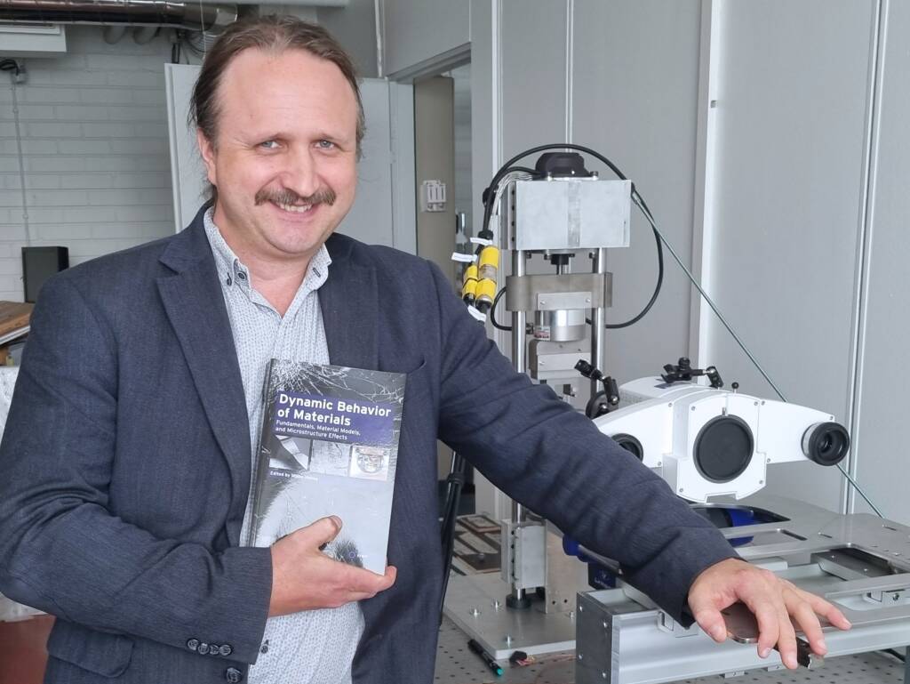 A new dynamic book describes material behavior at extreme conditions | IMPACT | Tampere Universities