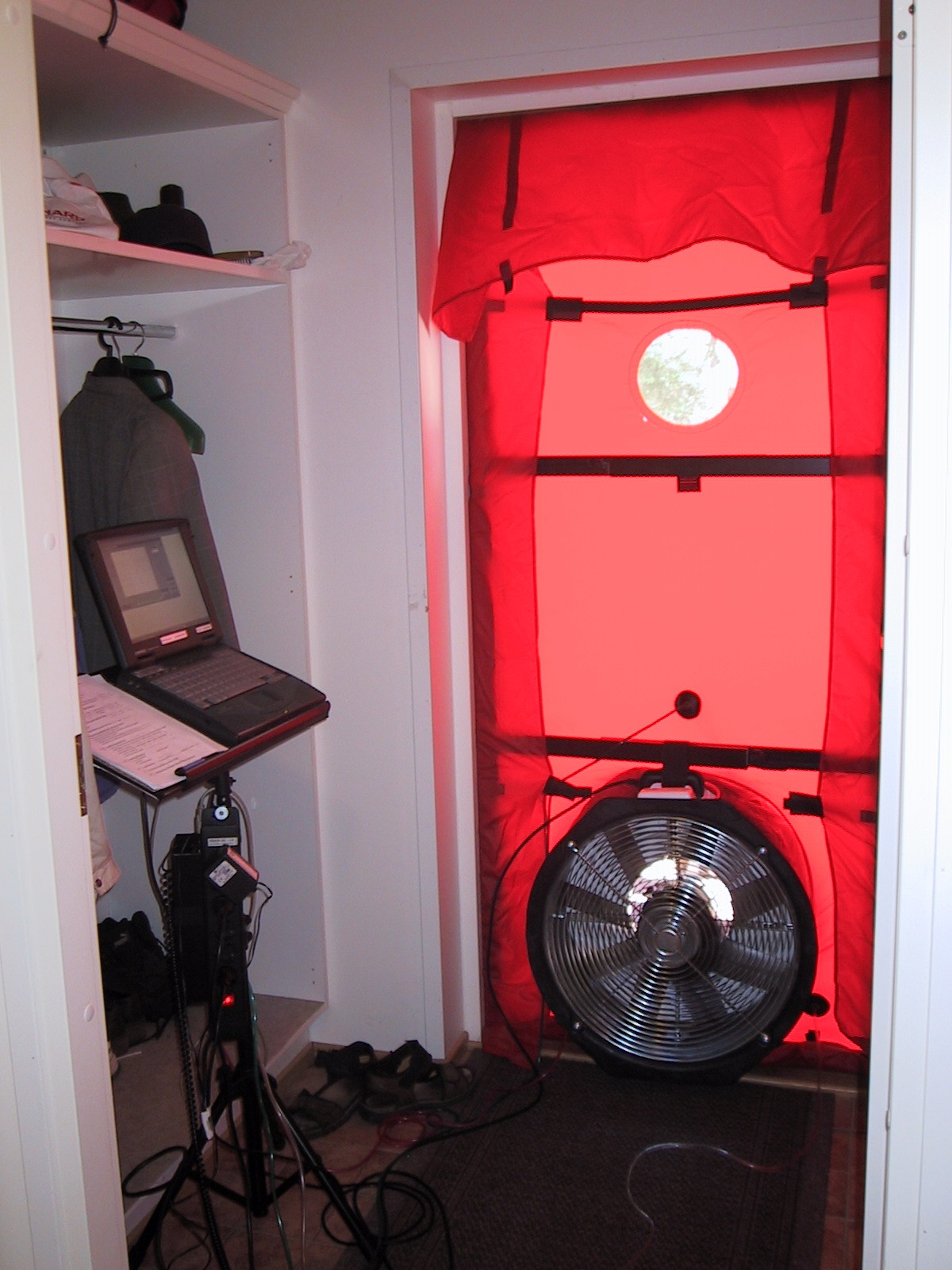 Pressure test equipment for measuring the air permeability of buildings ...