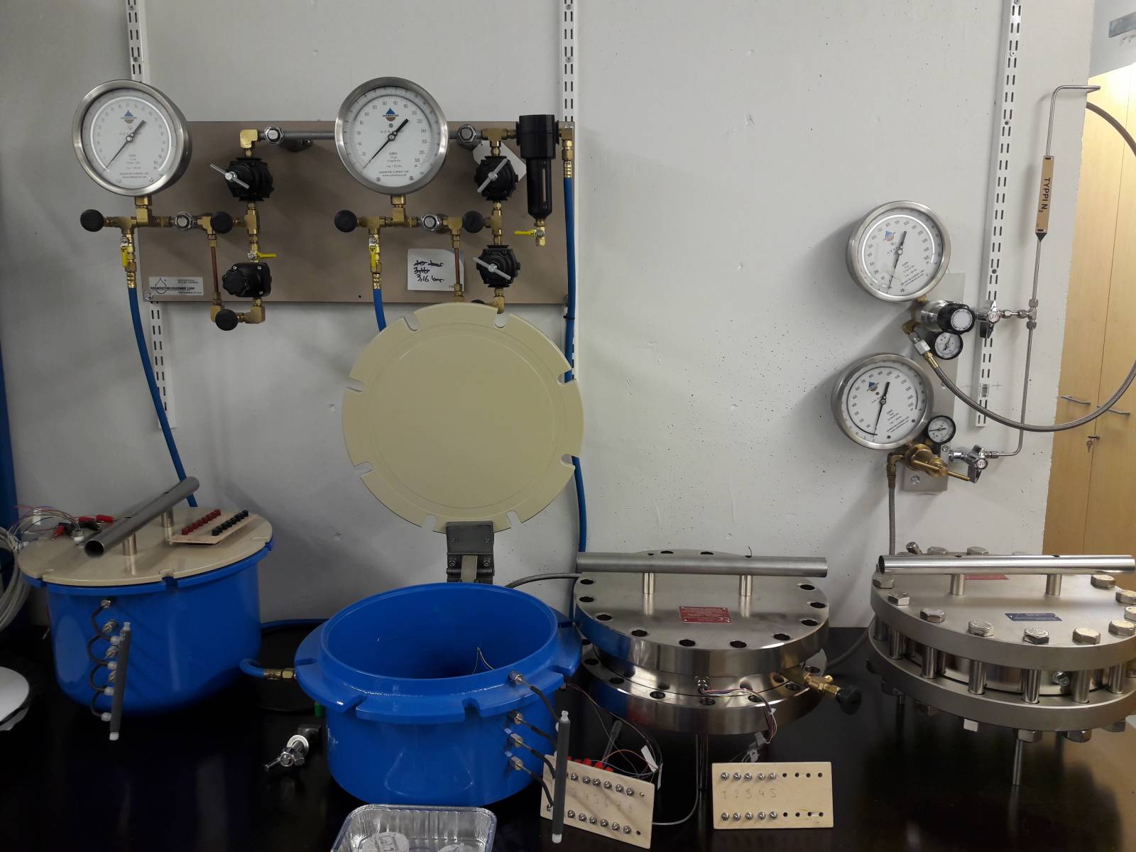 Pressure plate extractor | Building Physics | Tampere Universities