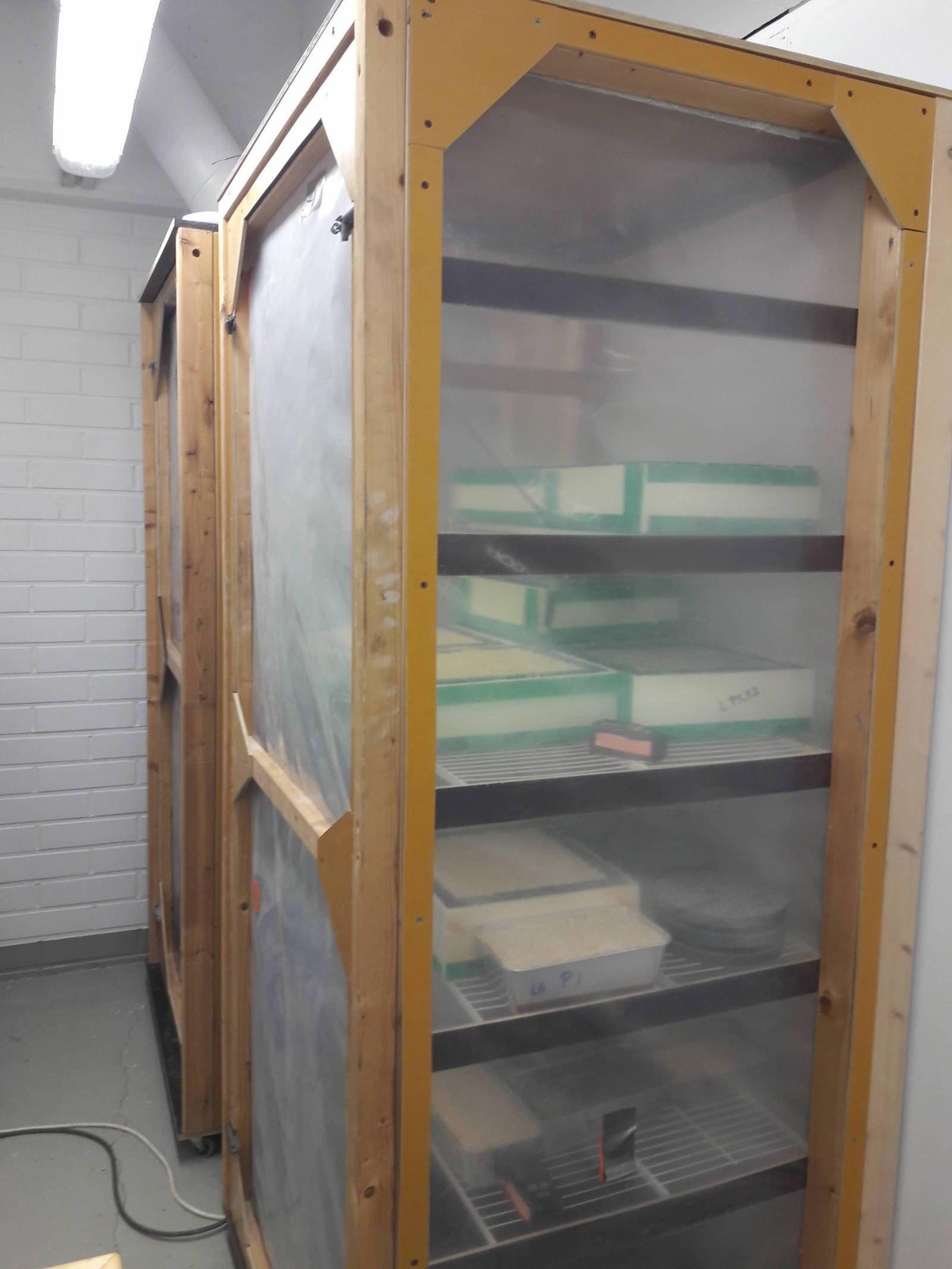 Constant climate rooms and moisture cabinets | Building Physics ...